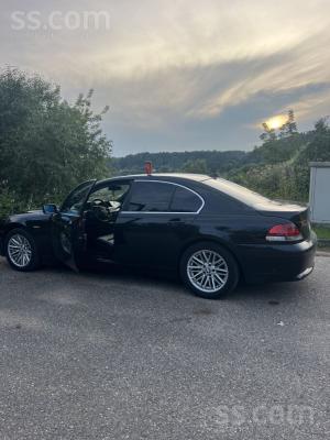 Black BMW 730 2002 in Kraslava, with an engine capacity of 3.00 L and mileage of 390 thousand km for 3750 €, photo 3 on AUTOMOTO.COM.LV