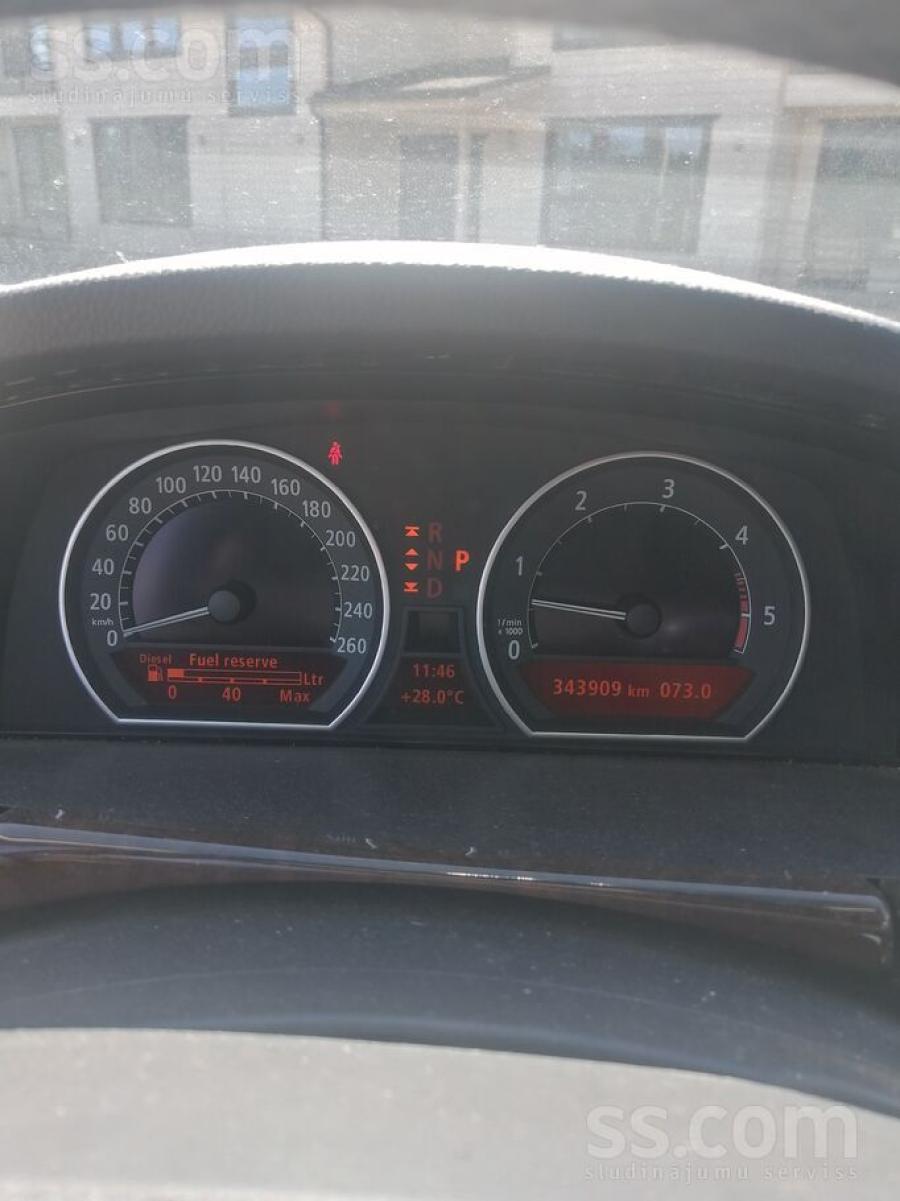 Melns BMW 730 2003 Limbaži, ar dzinēja tilpumu 3.00 L un nobraukumu 344 tūkst. km par 1380 €, foto 5 vietnē AUTOMOTO.COM.LV