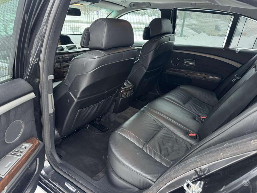 Melns BMW 730 2003 Viļņa, ar dzinēja tilpumu 2.99 L un nobraukumu 306 tūkst. km par 2800 €, foto 14 vietnē AUTOMOTO.COM.LV