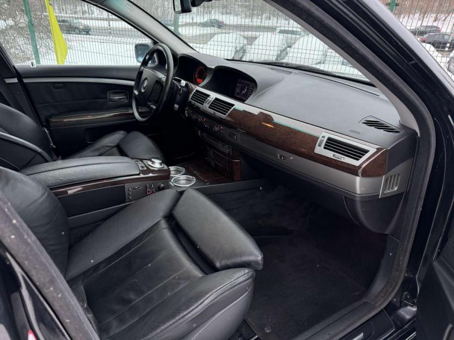 Melns BMW 730 2003 Viļņa, ar dzinēja tilpumu 2.99 L un nobraukumu 306 tūkst. km par 2800 €, foto 15 vietnē AUTOMOTO.COM.LV