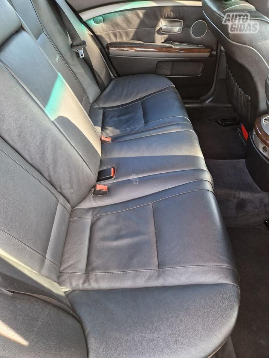 Black BMW 730 2003 in Marijampole, with an engine capacity of 3.00 L and mileage of 269 thousand km for 3500 €, photo 23 on AUTOMOTO.COM.LV