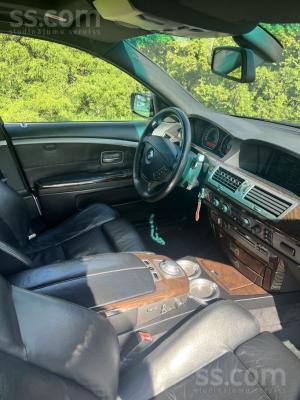 Black BMW 730 2003 in Riga, with an engine capacity of 3.00 L and mileage of 304 thousand km for 4700 €, photo 10 on AUTOMOTO.COM.LV
