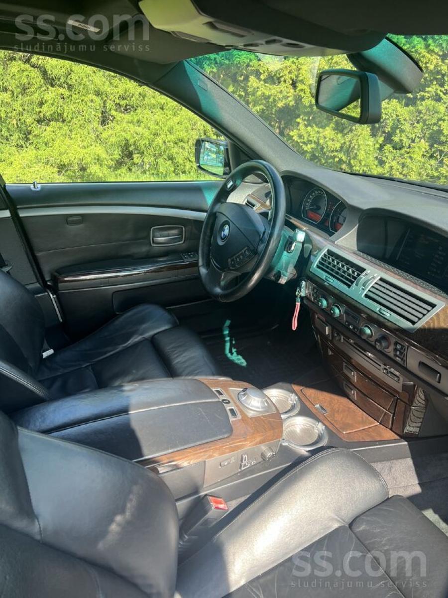 Black BMW 730 2003 in Riga, with an engine capacity of 3.00 L and mileage of 304 thousand km for 4700 €, photo 10 on AUTOMOTO.COM.LV