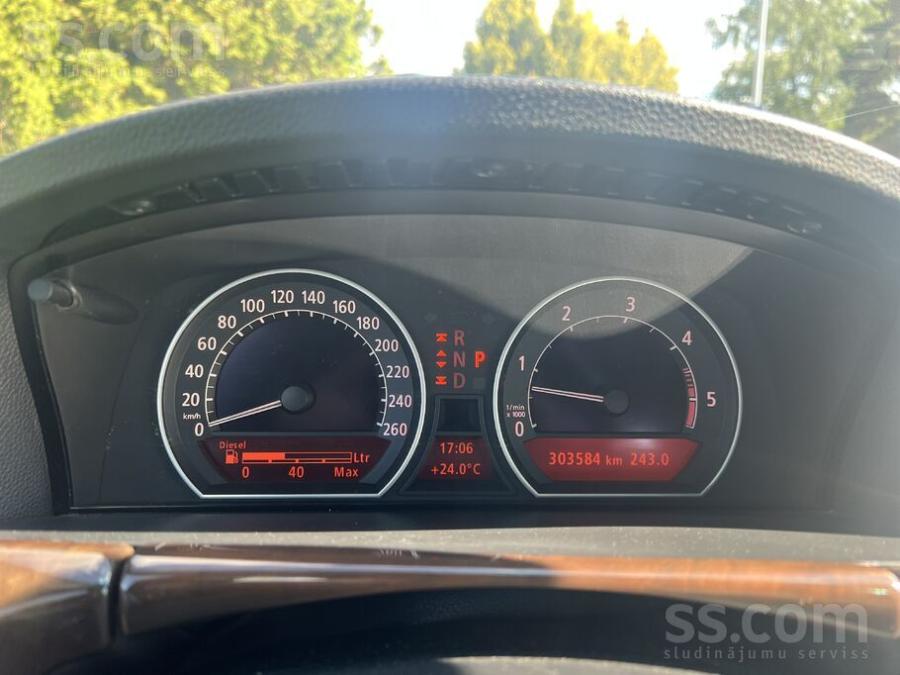 Black BMW 730 2003 in Riga, with an engine capacity of 3.00 L and mileage of 304 thousand km for 4700 €, photo 16 on AUTOMOTO.COM.LV