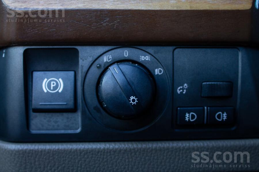 Melns BMW 730 2003 Jelgava, ar dzinēja tilpumu 3.00 L un nobraukumu 363 tūkst. km par 2600 €, foto 20 vietnē AUTOMOTO.COM.LV