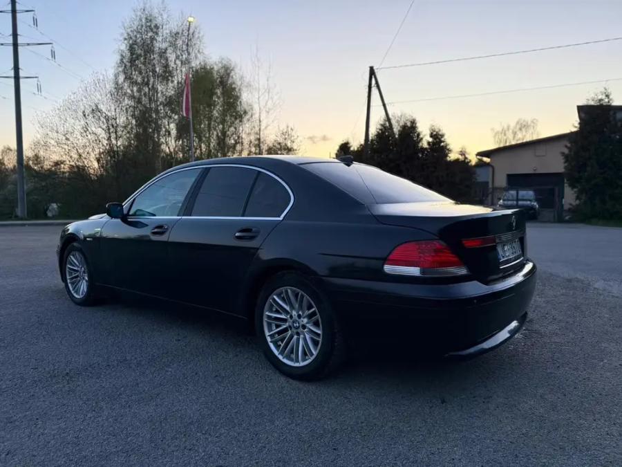 Black BMW 730 2003 in Riga, with an engine capacity of 3.00 L and mileage of 391 thousand km for 2800 €, photo 4 on AUTOMOTO.COM.LV