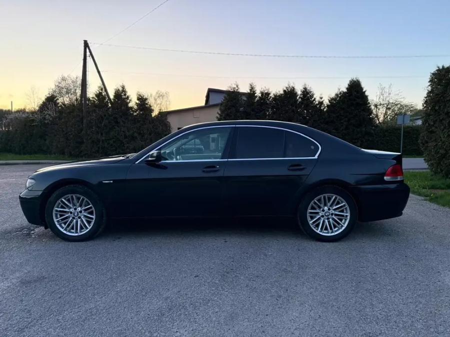 Black BMW 730 2003 in Riga, with an engine capacity of 3.00 L and mileage of 391 thousand km for 2800 €, photo 5 on AUTOMOTO.COM.LV