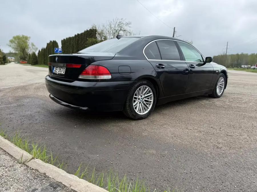Black BMW 730 2003 in Riga, with an engine capacity of 3.00 L and mileage of 391 thousand km for 2800 €, photo 6 on AUTOMOTO.COM.LV