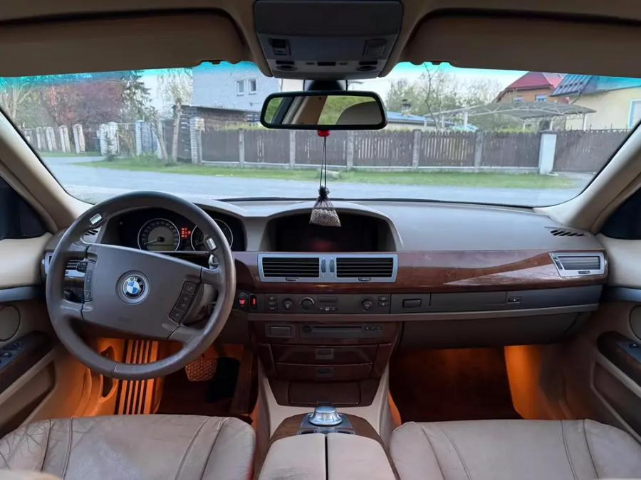 Black BMW 730 2003 in Riga, with an engine capacity of 3.00 L and mileage of 391 thousand km for 2800 €, photo 8 on AUTOMOTO.COM.LV
