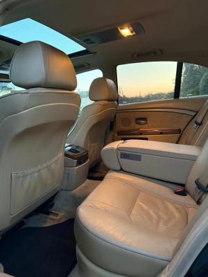Black BMW 730 2003 in Riga, with an engine capacity of 3.00 L and mileage of 391 thousand km for 2800 €, photo 12 on AUTOMOTO.COM.LV