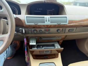 Black BMW 730 2003 in Riga, with an engine capacity of 3.00 L and mileage of 391 thousand km for 2800 €, photo 18 on AUTOMOTO.COM.LV