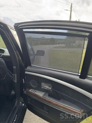 Black BMW 730 2003 in Riga, with an engine capacity of 3.00 L and mileage of 446 thousand km for 2990 €, photo 10 on AUTOMOTO.COM.LV