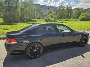 Black BMW 730 2004 in Riga, with an engine capacity of 3.00 L and mileage of 216 thousand km for 2250 €, photo 1 on AUTOMOTO.COM.LV