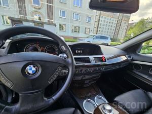 Black BMW 730 2004 in Riga, with an engine capacity of 3.00 L and mileage of 216 thousand km for 2250 €, photo 4 on AUTOMOTO.COM.LV