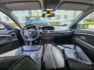 Black BMW 730 2004 in Riga, with an engine capacity of 3.00 L and mileage of 216 thousand km for 2250 €, photo 5 on AUTOMOTO.COM.LV