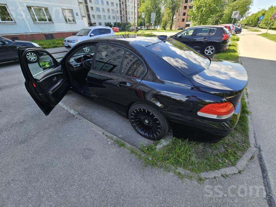 Black BMW 730 2004 in Riga, with an engine capacity of 3.00 L and mileage of 216 thousand km for 2250 €, photo 8 on AUTOMOTO.COM.LV
