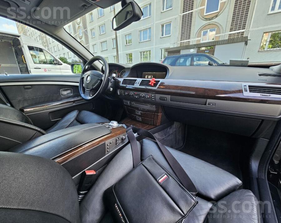 Black BMW 730 2004 in Riga, with an engine capacity of 3.00 L and mileage of 216 thousand km for 2250 €, photo 11 on AUTOMOTO.COM.LV