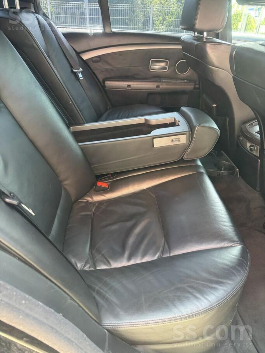 Melns BMW 730 2004 Jēkabpils, ar dzinēja tilpumu 3.00 L un nobraukumu 313 tūkst. km par 3250 €, foto 15 vietnē AUTOMOTO.COM.LV