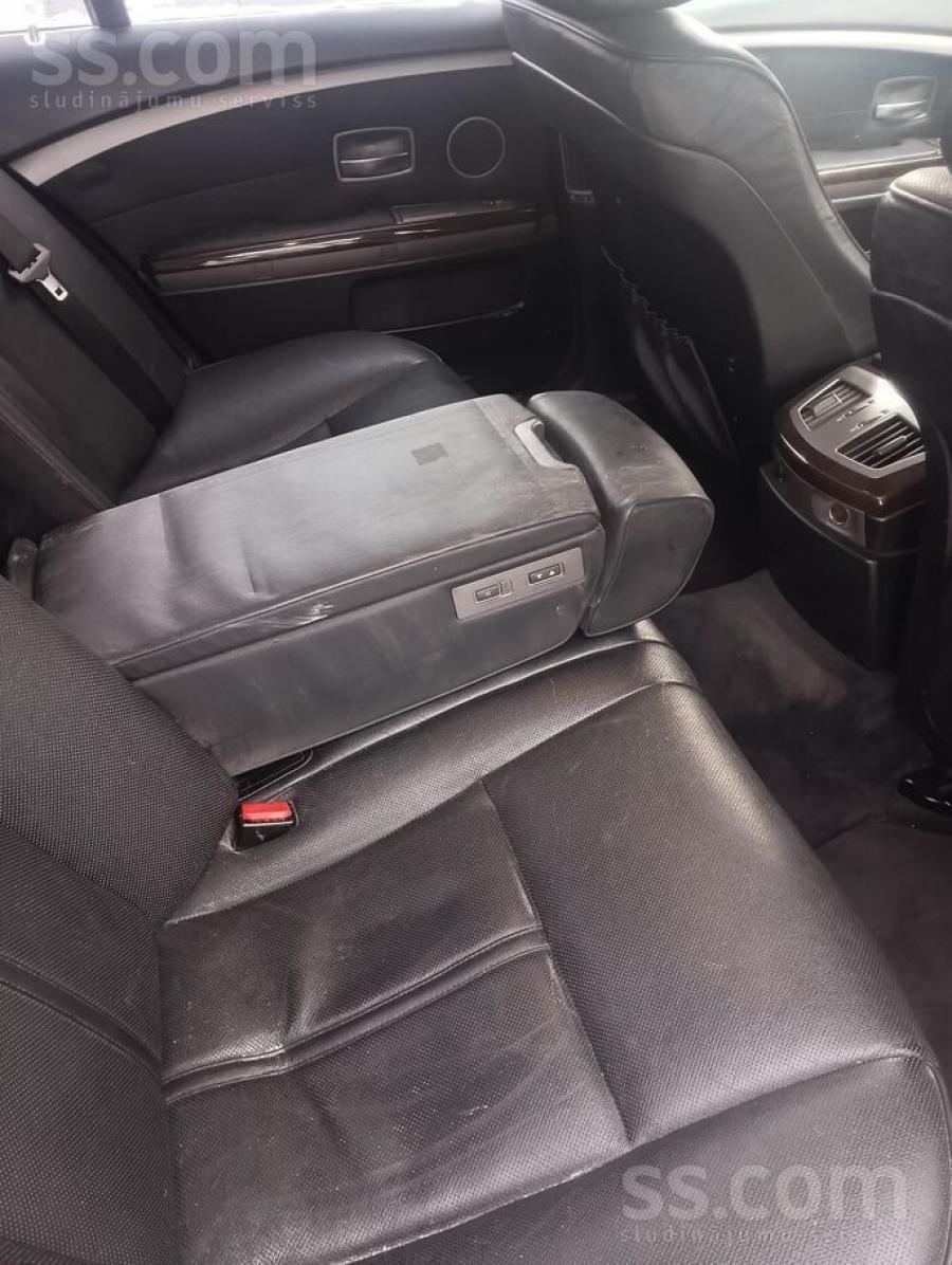 Black BMW 730 2004 in Daugavpils, with an engine capacity of 3.00 L and mileage of 299 thousand km for 2200 €, photo 8 on AUTOMOTO.COM.LV