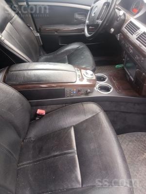 Black BMW 730 2004 in Daugavpils, with an engine capacity of 3.00 L and mileage of 299 thousand km for 2200 €, photo 9 on AUTOMOTO.COM.LV