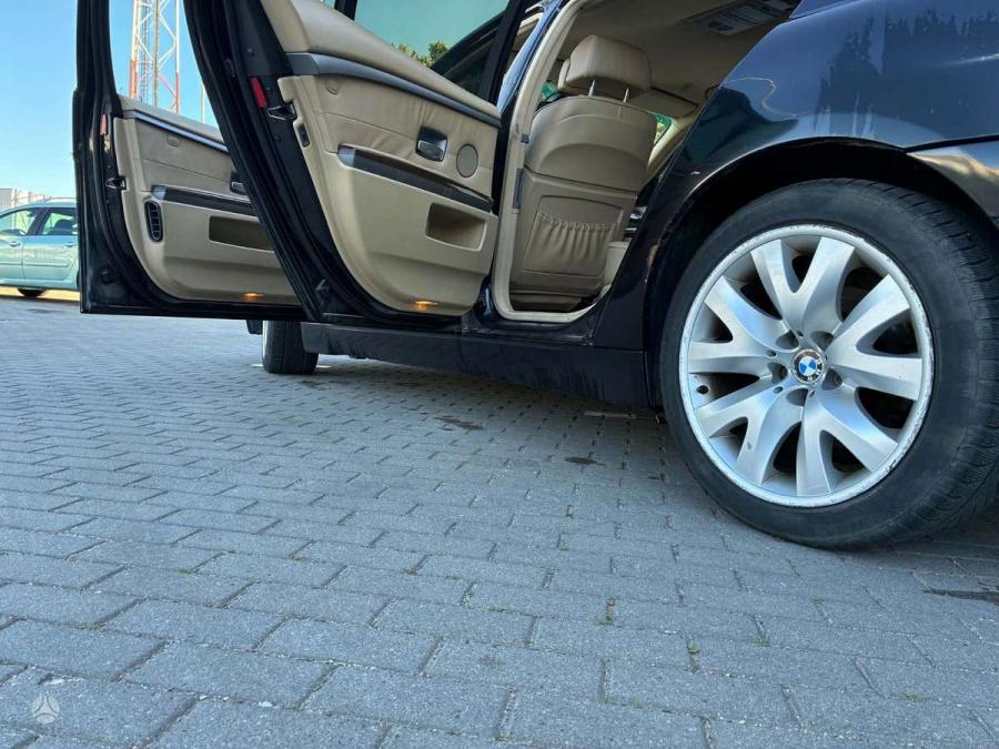 Melns BMW 730 2004 Viļņa, ar dzinēja tilpumu 2.99 L un nobraukumu 350 tūkst. km par 1750 €, foto 8 vietnē AUTOMOTO.COM.LV