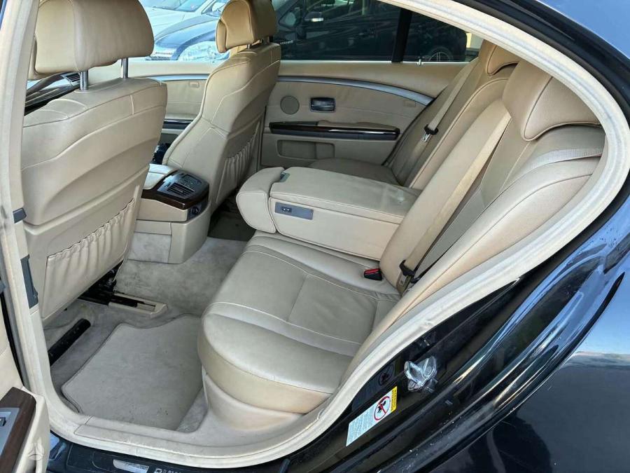 Melns BMW 730 2004 Viļņa, ar dzinēja tilpumu 2.99 L un nobraukumu 350 tūkst. km par 1750 €, foto 13 vietnē AUTOMOTO.COM.LV