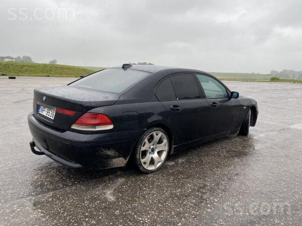 Black BMW 730 2005 in Bauska, with an engine capacity of 3.00 L and mileage of 599 thousand km for 2700 €, photo 4 on AUTOMOTO.COM.LV