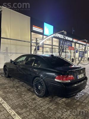 Black BMW 730 2005 in Riga, with an engine capacity of 3.00 L and mileage of 470 thousand km for 3500 €, photo 2 on AUTOMOTO.COM.LV