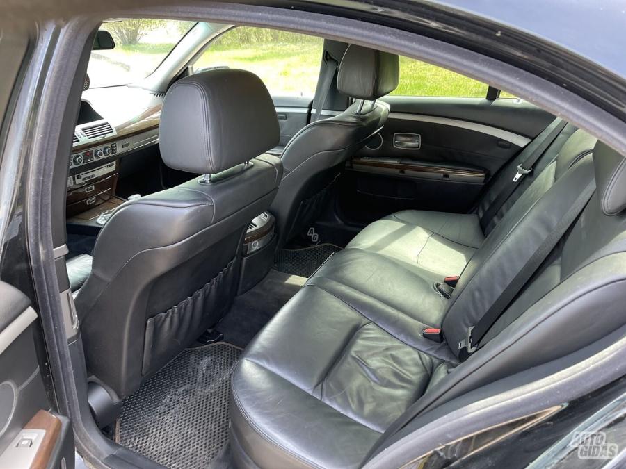Melns BMW 730 2005 Šauļi, ar dzinēja tilpumu 3.00 L un nobraukumu 380 tūkst. km par 2550 €, foto 11 vietnē AUTOMOTO.COM.LV