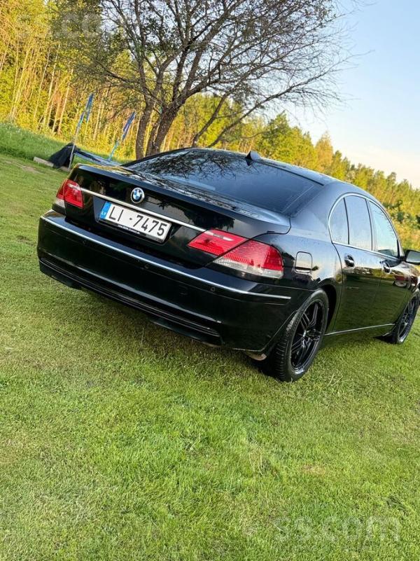 Black BMW 730 2005 in Valmiera, with an engine capacity of 3.00 L and mileage of 366 thousand km for 3300 €, photo 1 on AUTOMOTO.COM.LV