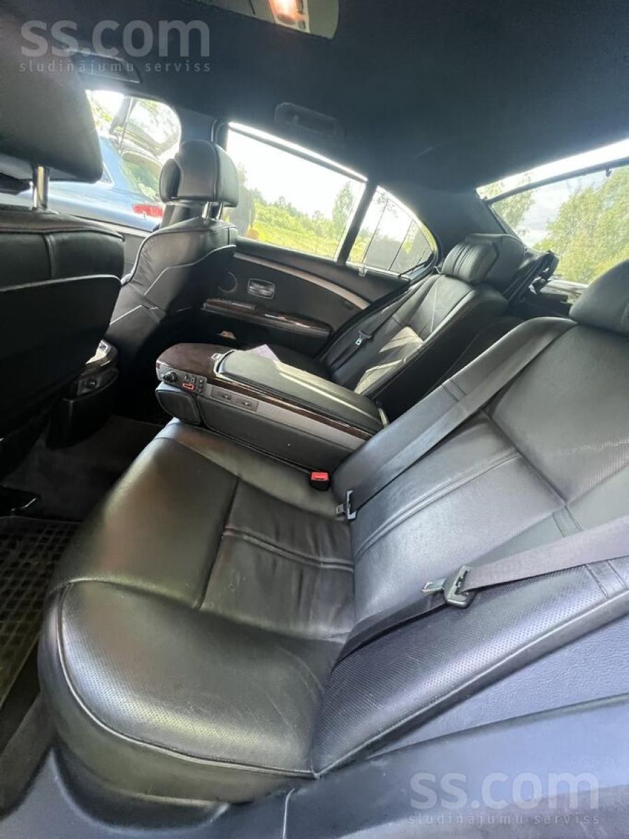 Melns BMW 730 2005 Daugavpils, ar dzinēja tilpumu 3.00 L un nobraukumu 4 tūkst. km par 2600 €, foto 7 vietnē AUTOMOTO.COM.LV