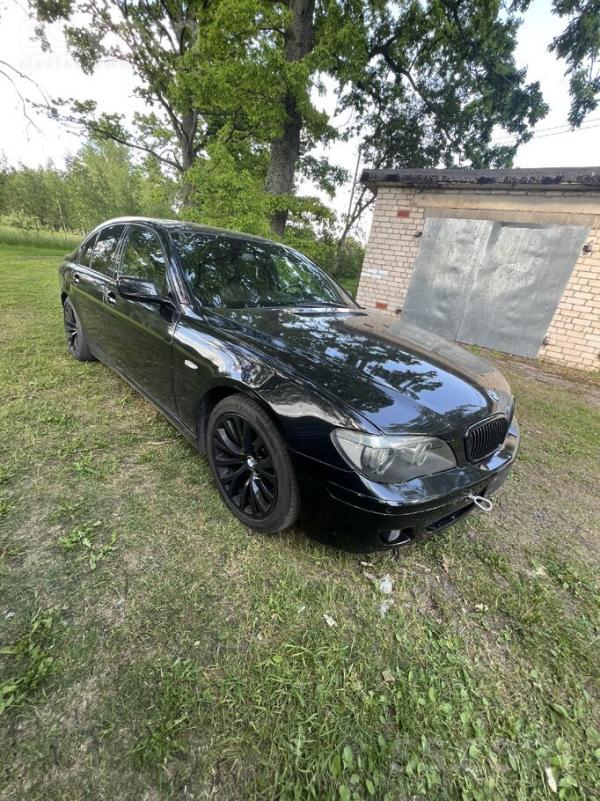 Melns BMW 730 2005 Daugavpils, ar dzinēja tilpumu 3.00 L un nobraukumu 4 tūkst. km par 2600 €, foto 9 vietnē AUTOMOTO.COM.LV