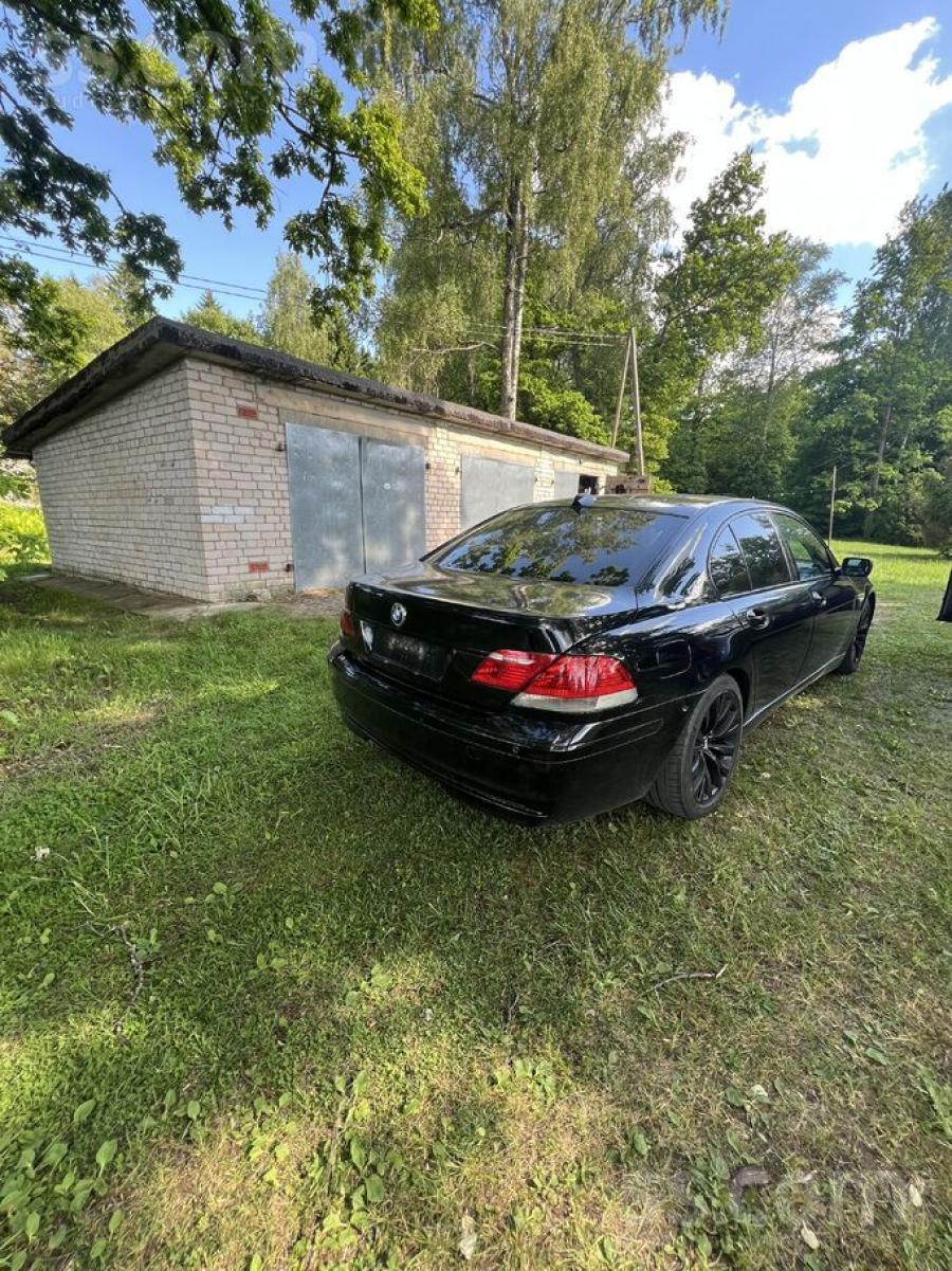 Melns BMW 730 2005 Daugavpils, ar dzinēja tilpumu 3.00 L un nobraukumu 4 tūkst. km par 2600 €, foto 11 vietnē AUTOMOTO.COM.LV