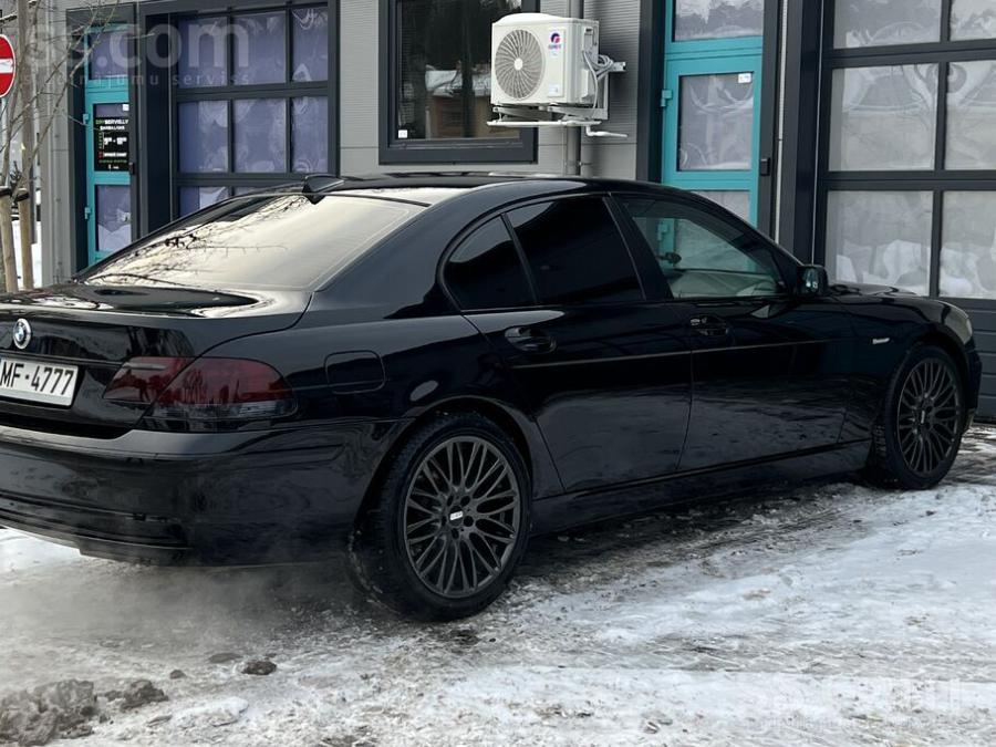 Black BMW 730 2005 in Riga, with an engine capacity of 3.00 L and mileage of 345 thousand km for 3750 €, photo 3 on AUTOMOTO.COM.LV