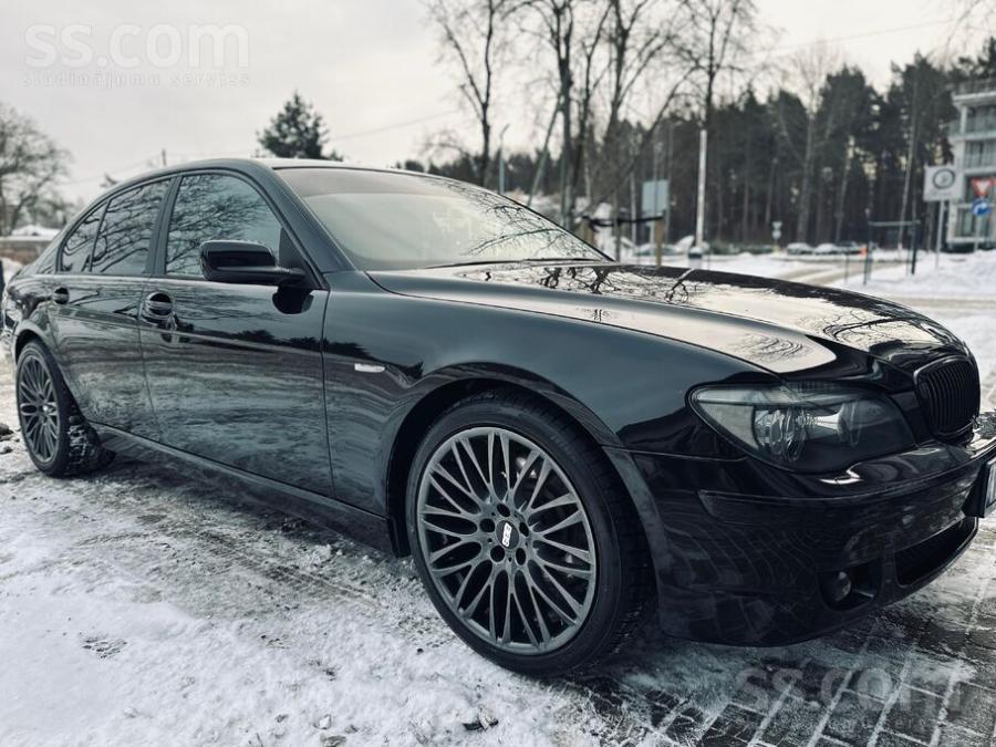 Black BMW 730 2005 in Riga, with an engine capacity of 3.00 L and mileage of 345 thousand km for 3750 €, photo 4 on AUTOMOTO.COM.LV