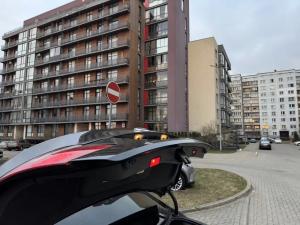 Black BMW 730 2005 in Riga, with an engine capacity of 3.00 L and mileage of 396 thousand km for 3990 €, photo 6 on AUTOMOTO.COM.LV