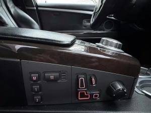 Black BMW 730 2005 in Riga, with an engine capacity of 3.00 L and mileage of 396 thousand km for 3990 €, photo 10 on AUTOMOTO.COM.LV