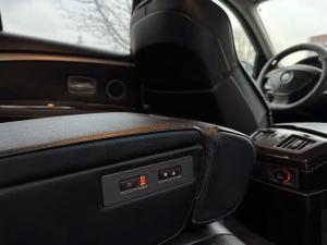 Black BMW 730 2005 in Riga, with an engine capacity of 3.00 L and mileage of 396 thousand km for 3990 €, photo 12 on AUTOMOTO.COM.LV