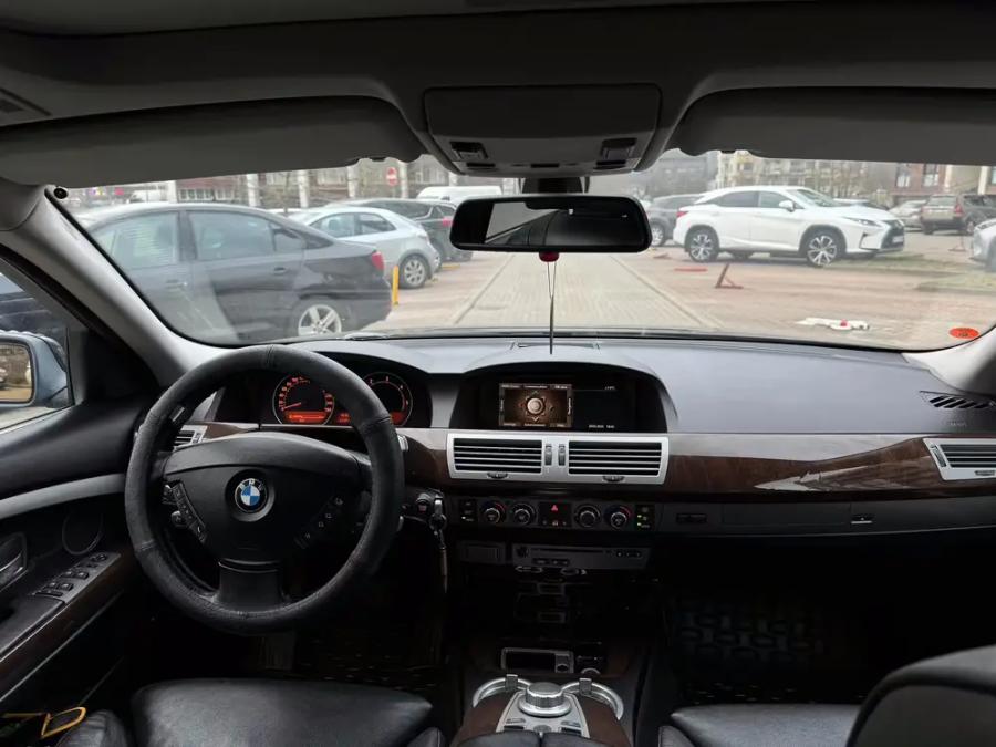Black BMW 730 2005 in Riga, with an engine capacity of 3.00 L and mileage of 396 thousand km for 3990 €, photo 13 on AUTOMOTO.COM.LV