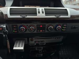 Black BMW 730 2005 in Riga, with an engine capacity of 3.00 L and mileage of 396 thousand km for 3990 €, photo 16 on AUTOMOTO.COM.LV