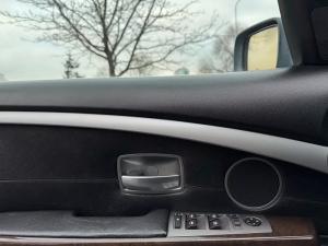 Black BMW 730 2005 in Riga, with an engine capacity of 3.00 L and mileage of 396 thousand km for 3990 €, photo 23 on AUTOMOTO.COM.LV