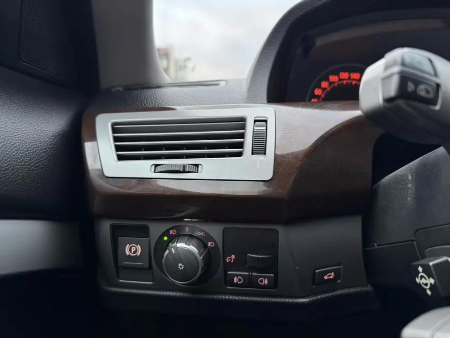 Black BMW 730 2005 in Riga, with an engine capacity of 3.00 L and mileage of 396 thousand km for 3990 €, photo 24 on AUTOMOTO.COM.LV