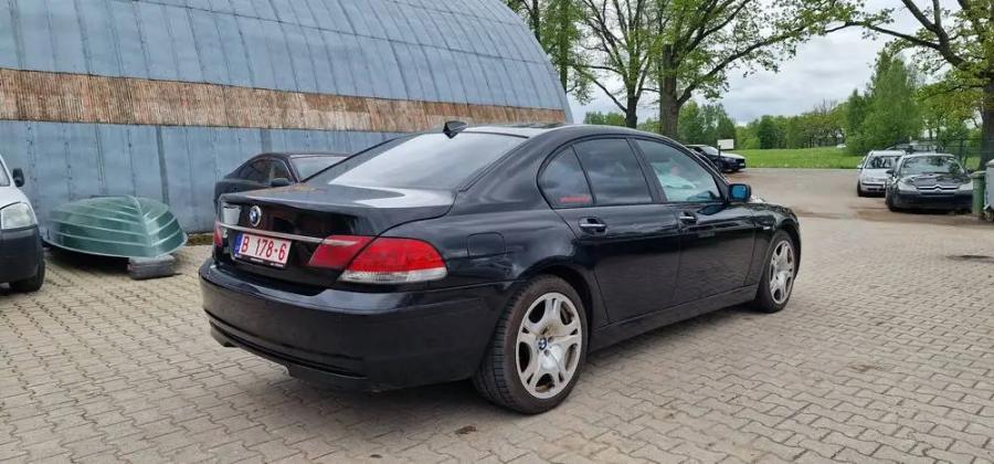 Black BMW 730 2005 in Valmiera, with an engine capacity of 3.00 L and mileage of 283 thousand km for 4400 €, photo 4 on AUTOMOTO.COM.LV