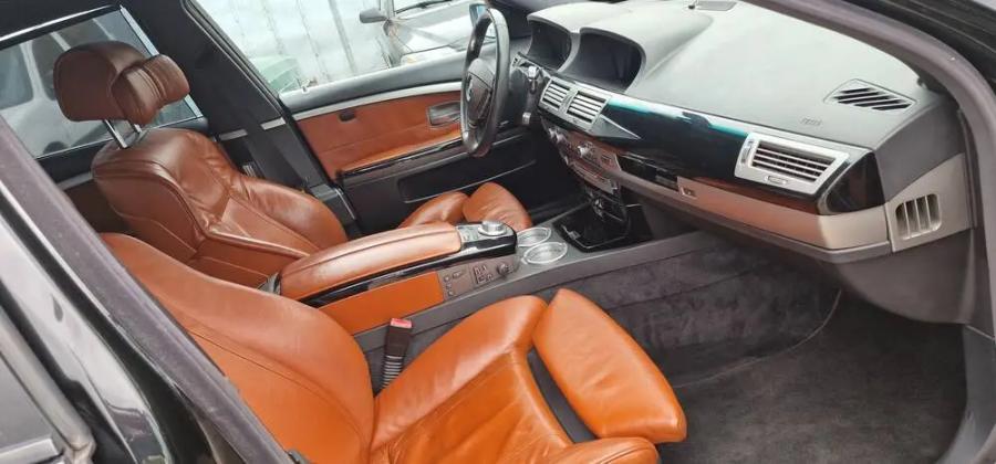 Black BMW 730 2005 in Valmiera, with an engine capacity of 3.00 L and mileage of 283 thousand km for 4400 €, photo 12 on AUTOMOTO.COM.LV