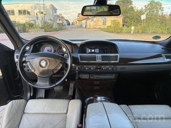 BMW 730 2005 in Bauska on AUTOMOTO.COM.LV Black BMW 730 2005 in Bauska, with an engine capacity of 3.00 L and mileage of 284 thousand km for 6200 €, photo 6 on AUTOMOTO.COM.LV