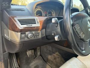 Black BMW 730 2005 in Bauska, with an engine capacity of 3.00 L and mileage of 284 thousand km for 6200 €, photo 8 on AUTOMOTO.COM.LV