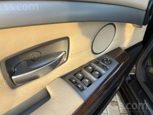 Black BMW 730 2005 in Bauska, with an engine capacity of 3.00 L and mileage of 284 thousand km for 6200 €, photo 9 on AUTOMOTO.COM.LV