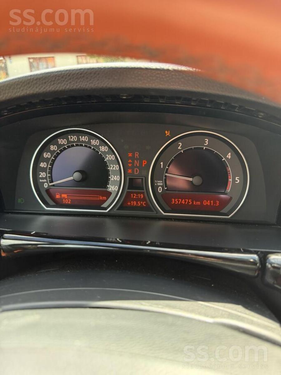 Melns BMW 730 2005 Ventspils, ar dzinēja tilpumu 3.00 L un nobraukumu 357 tūkst. km par 3500 €, foto 25 vietnē AUTOMOTO.COM.LV