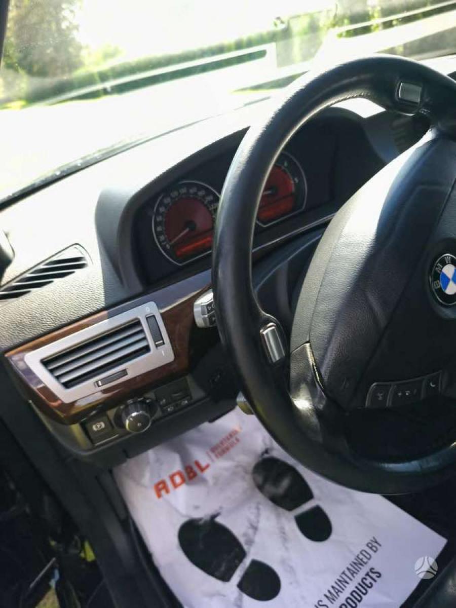 Melns BMW 730 2005 Kėdainiai, ar dzinēja tilpumu 2.99 L un nobraukumu 275 tūkst. km par 5549 €, foto 14 vietnē AUTOMOTO.COM.LV