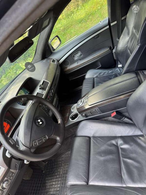 Black BMW 730 2005 in Vilnius, with an engine capacity of 0.00 L and mileage of 318 thousand km for 3200 €, photo 9 on AUTOMOTO.COM.LV